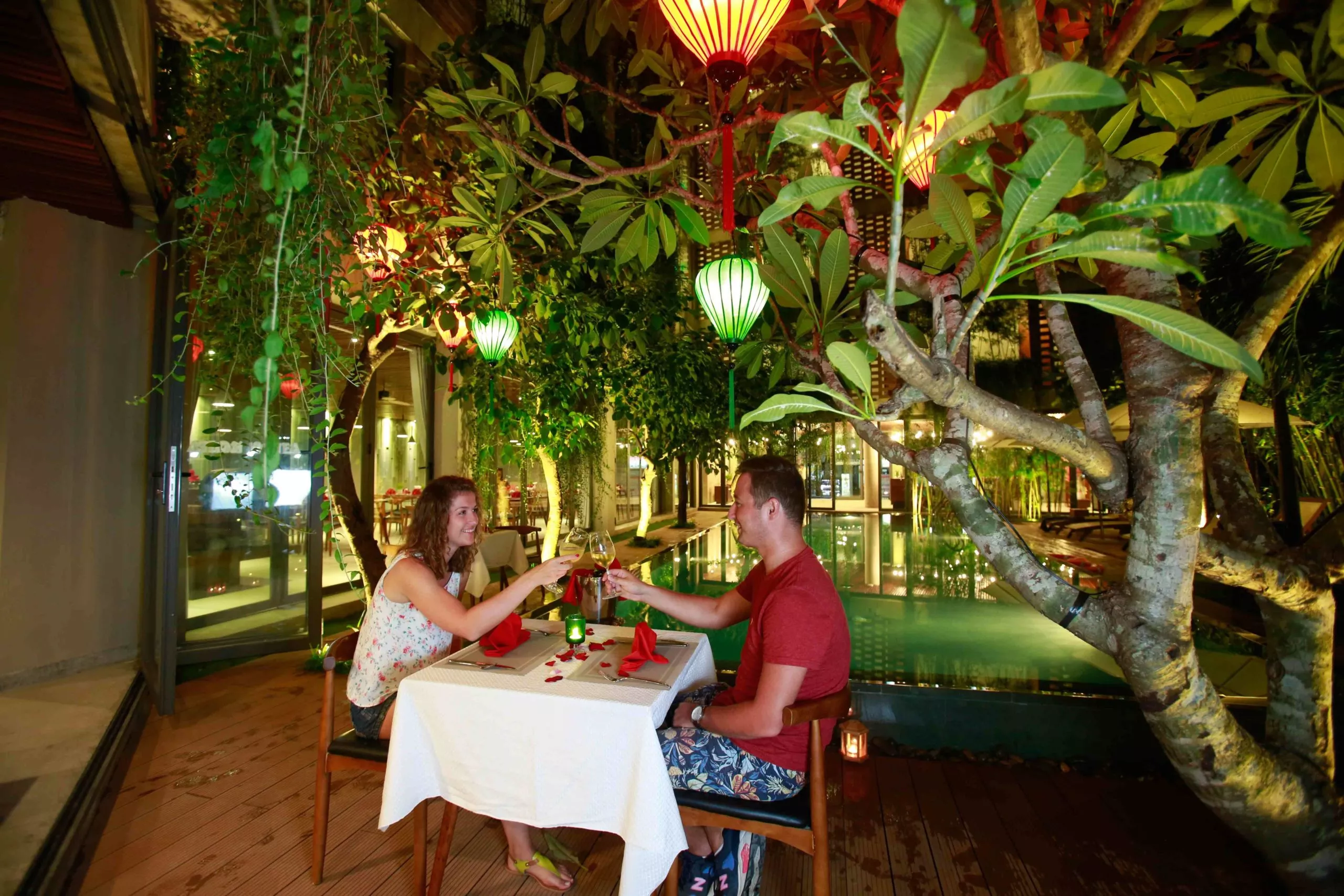 Restaurants & Bars - Botanic Bar Hotel - MULBERRY COLLECTION SILK ECO ...